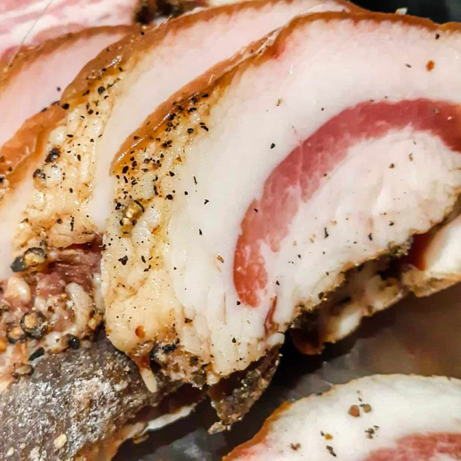 GUANCIALE es un embutido italiano sin ahumar de careta de cerdo