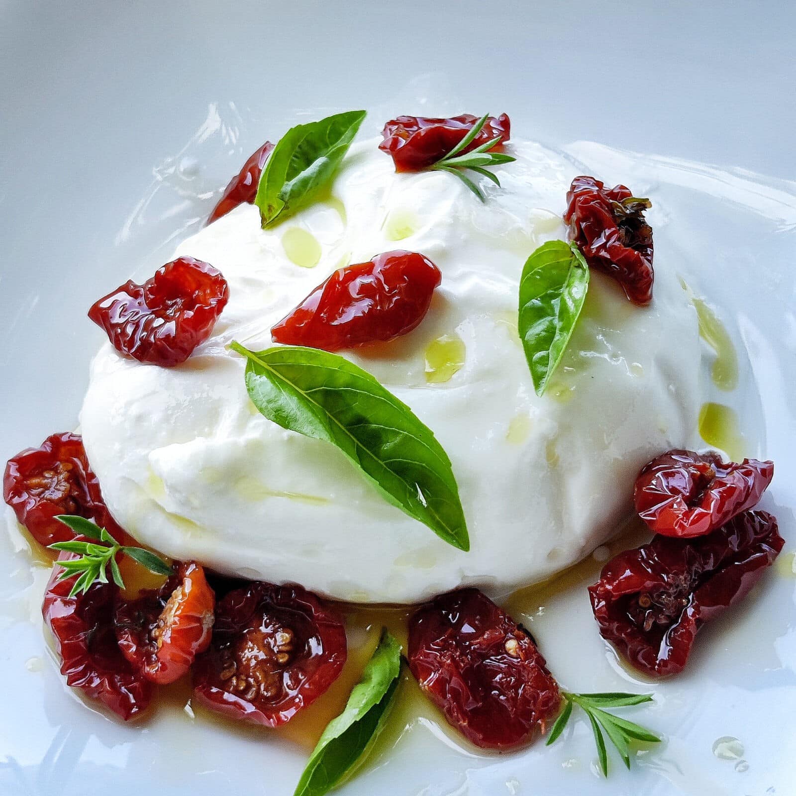 BURRATA DE PUGLIA es un queso fresco de leche de vaca